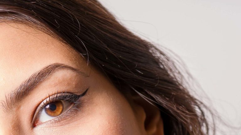 How to Fix Eyebrow Dandruff Permanently? | Guide + Causes